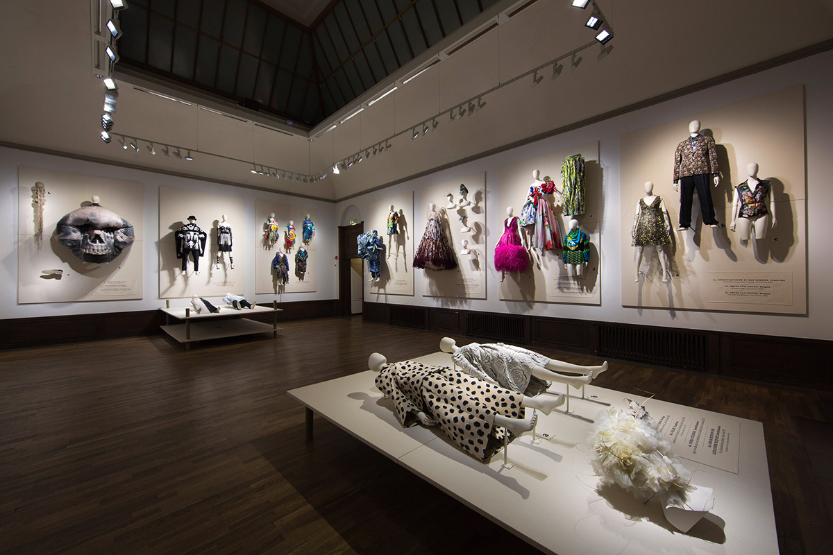 Fashion rerises over futuristic designs fleshed on ’’Utopian Bodies ...