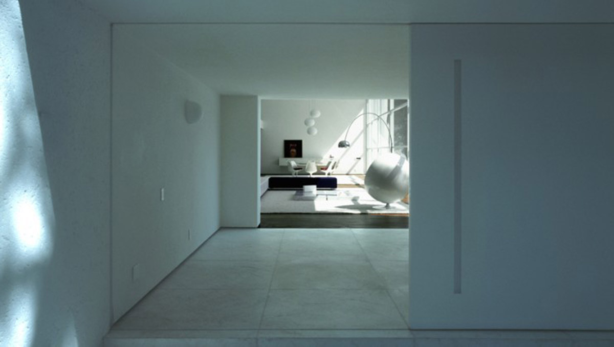 Gama Issa House is a ’’naive’’ white house designed by Studio MK27