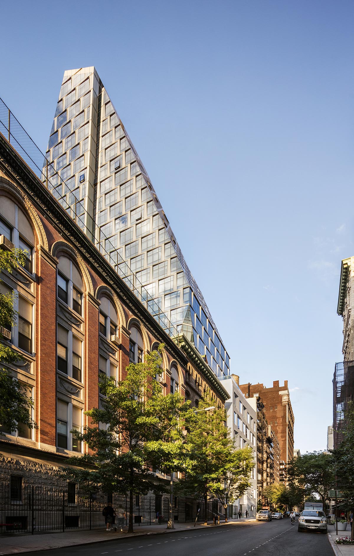 FXFOWLE Architects mixes residential units with academic residences in ...