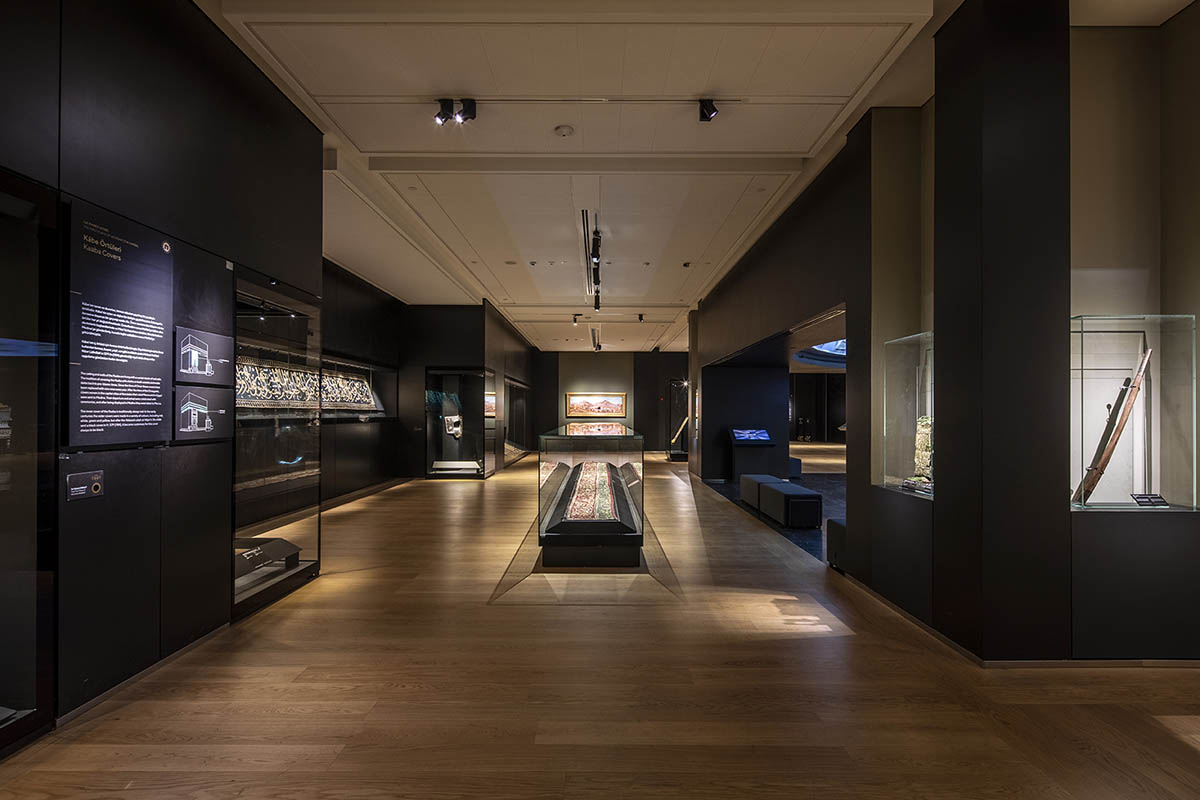 Sculptural and interactive spaces inform Islamic artefacts at Museum of ...