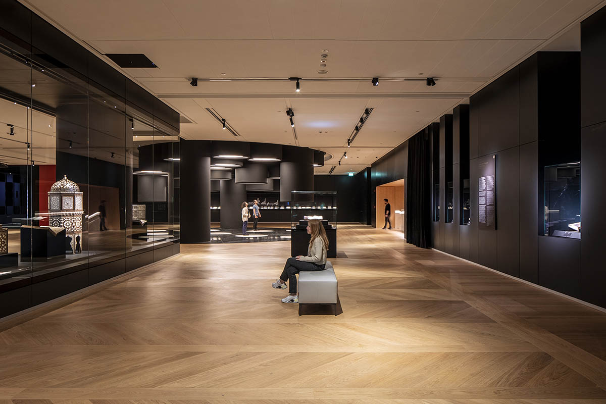 Sculptural and interactive spaces inform Islamic artefacts at Museum of ...