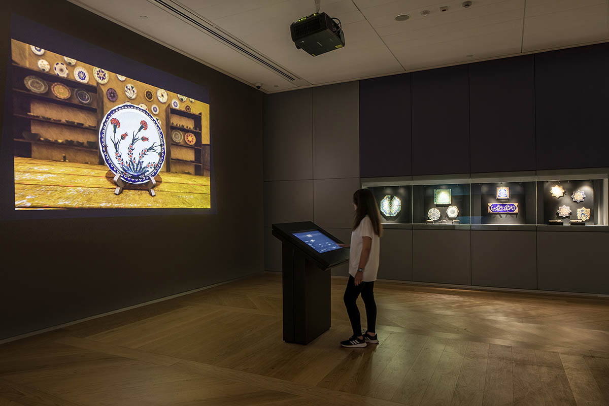 Sculptural and interactive spaces inform Islamic artefacts at Museum of ...