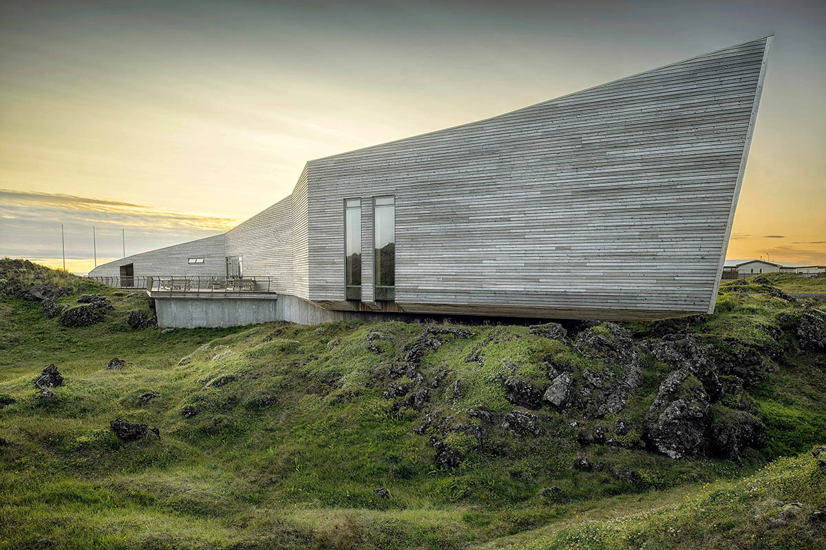 Arkis Architects embraces nature with Glacial Cape, a sustainable blend ...