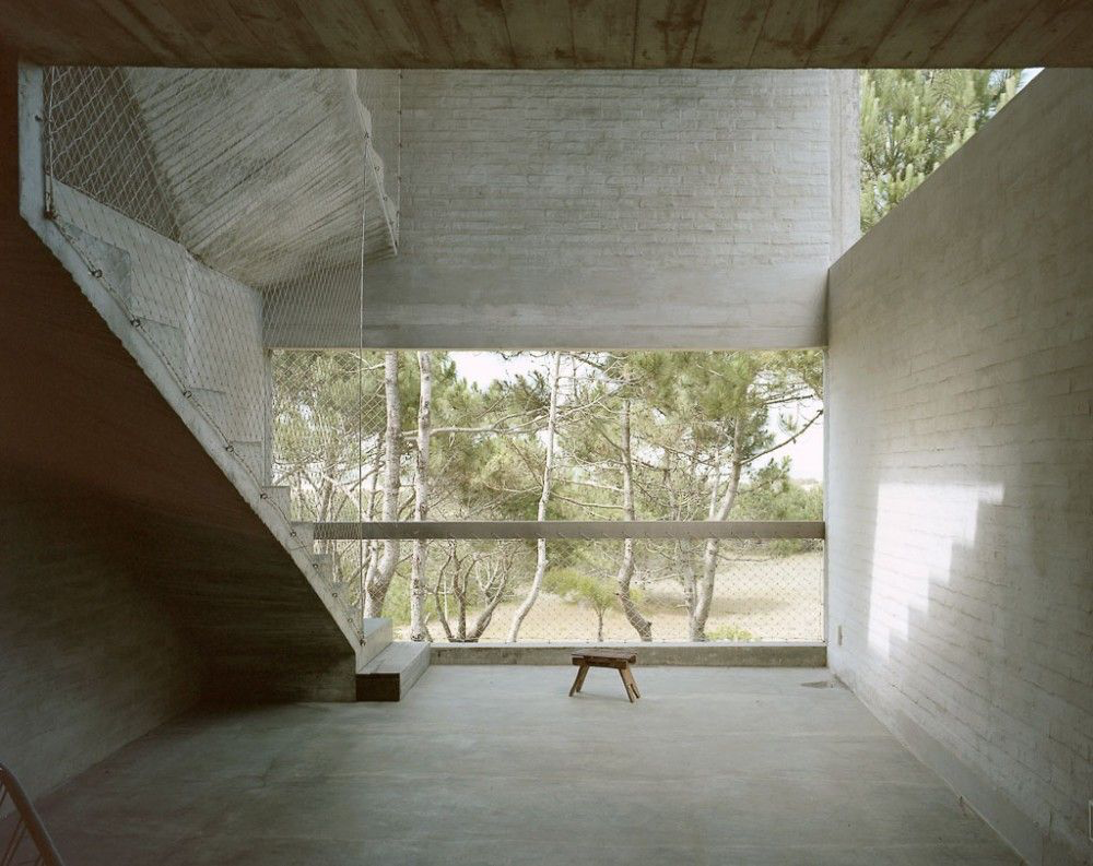 A Summer House By Brandlhuber+ Uses Stacked Maisonette Units To ...