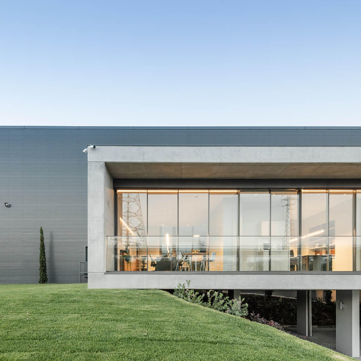 Ana Coelho Arquitectura Converts Old Industrial Complex Into Office ...