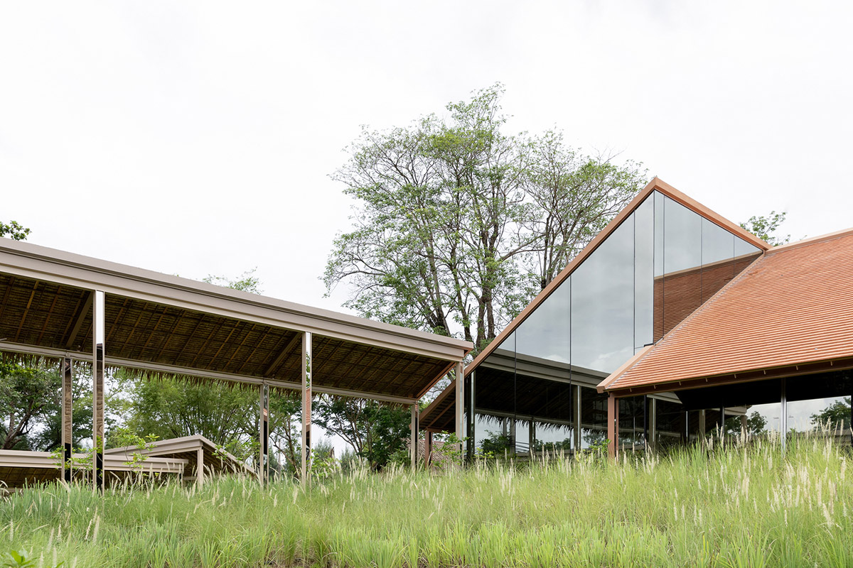 NITAPROW Designed Patom Cafe With Four Segmented Roof And Thatched-Roof ...