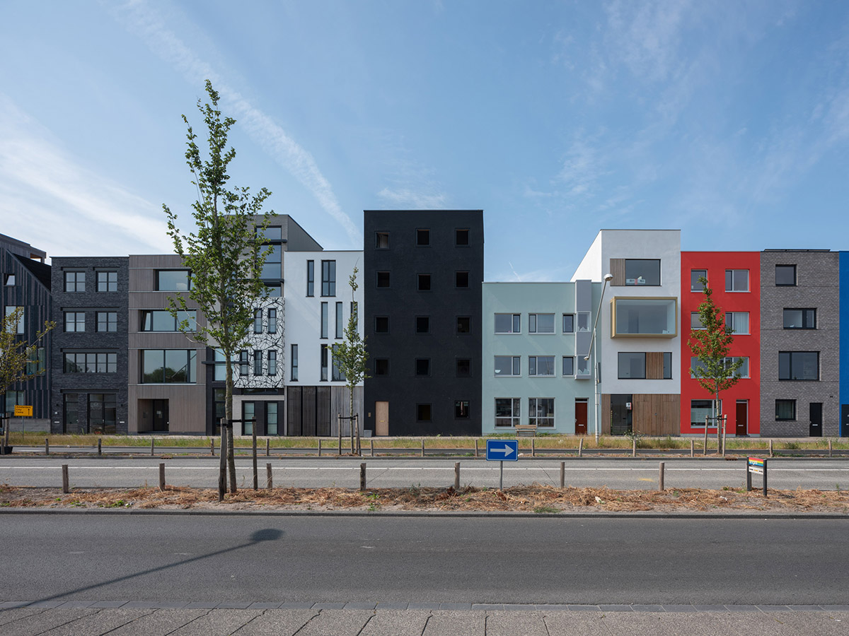 BETA built a three-generation house with open plan and free-form ...