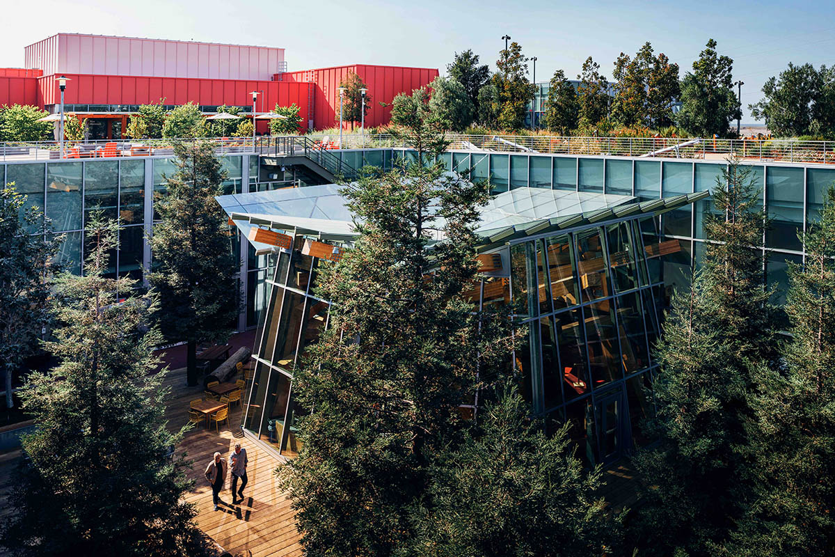 Frank Gehry completes major expansion of Facebook campus in California