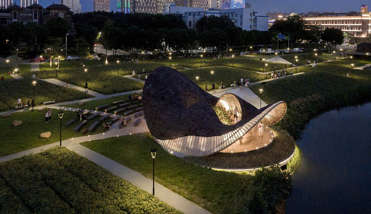 This Urban Park Micro Renovation enriches the use of public space with ...