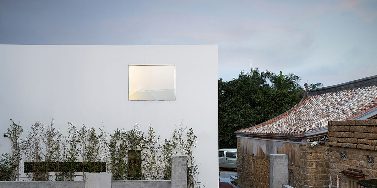 Glazed façade revives traditional Chinese house in Dazhai Village, Fujian