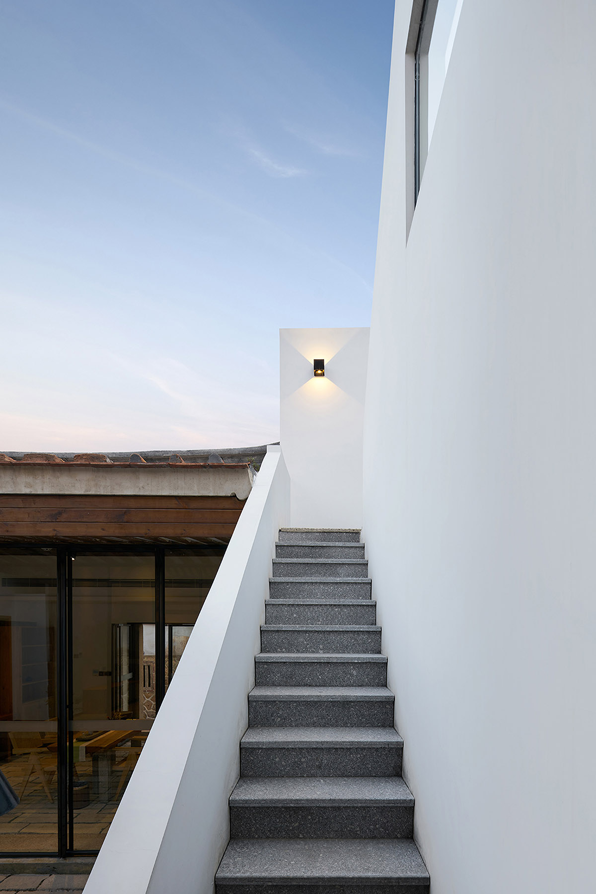 Glazed façade revives traditional Chinese house in Dazhai Village, Fujian