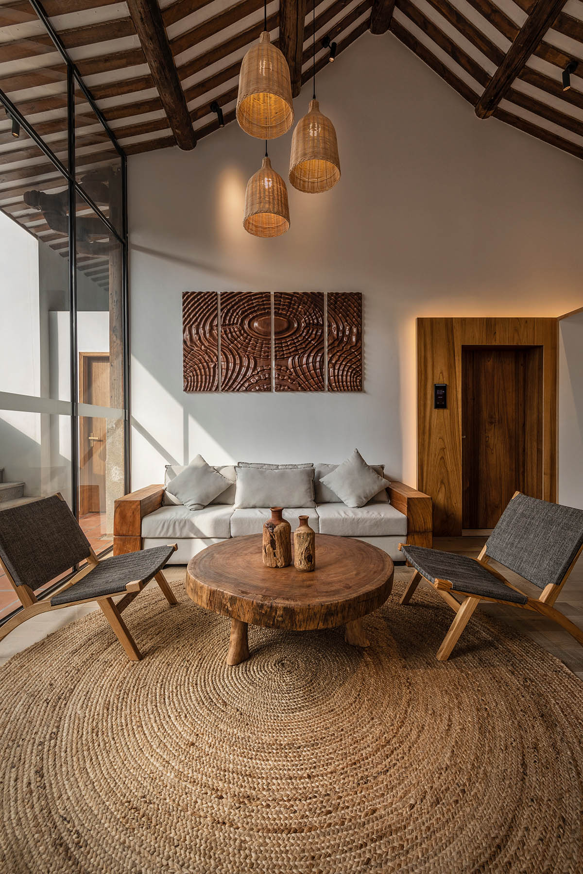 Glazed façade revives traditional Chinese house in Dazhai Village, Fujian