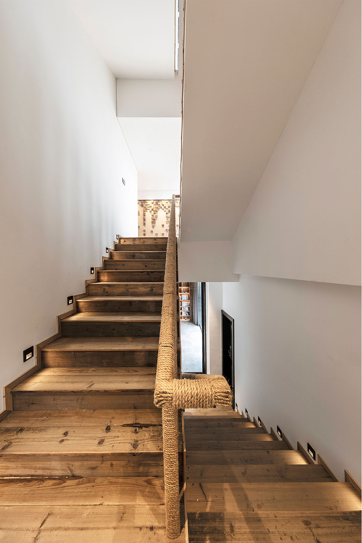 Glazed façade revives traditional Chinese house in Dazhai Village, Fujian