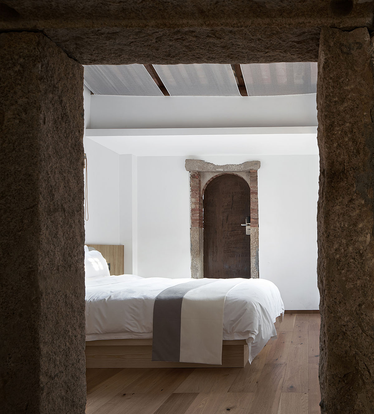 Glazed façade revives traditional Chinese house in Dazhai Village, Fujian