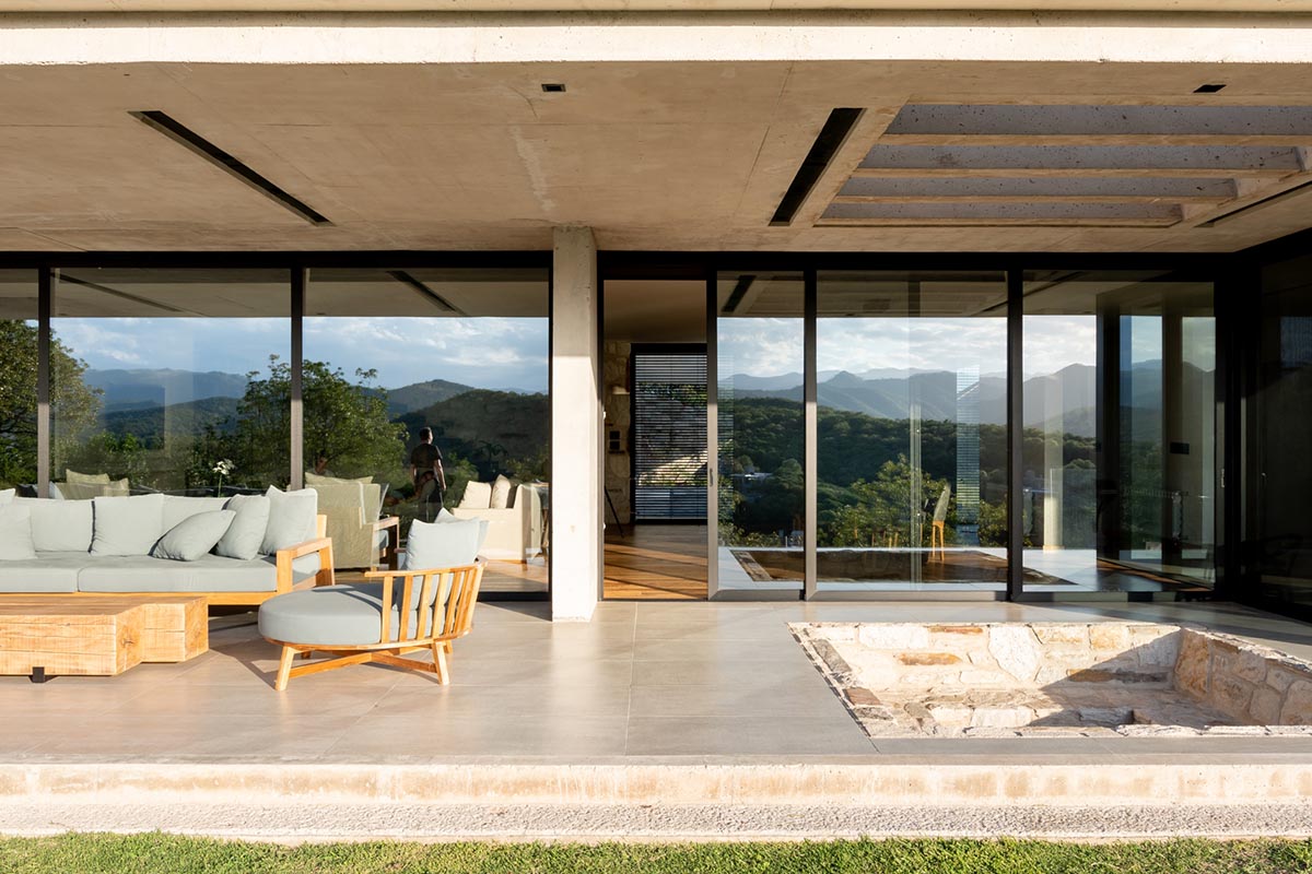 bp.arquitectura completes private residence on the mountain ranges of ...