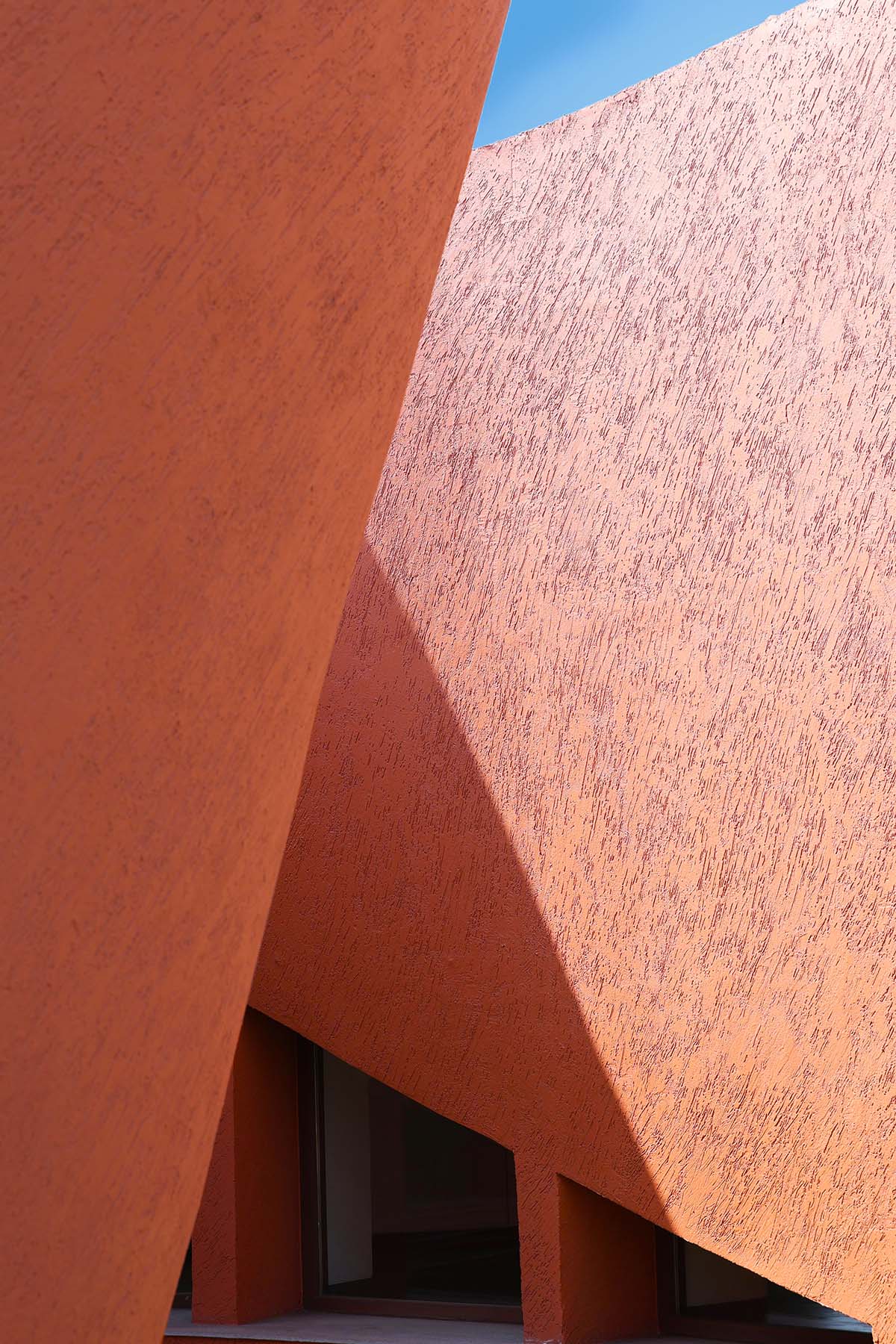 sP+a completes India's new arts centre, Hampi Art Labs, with sinuous ...