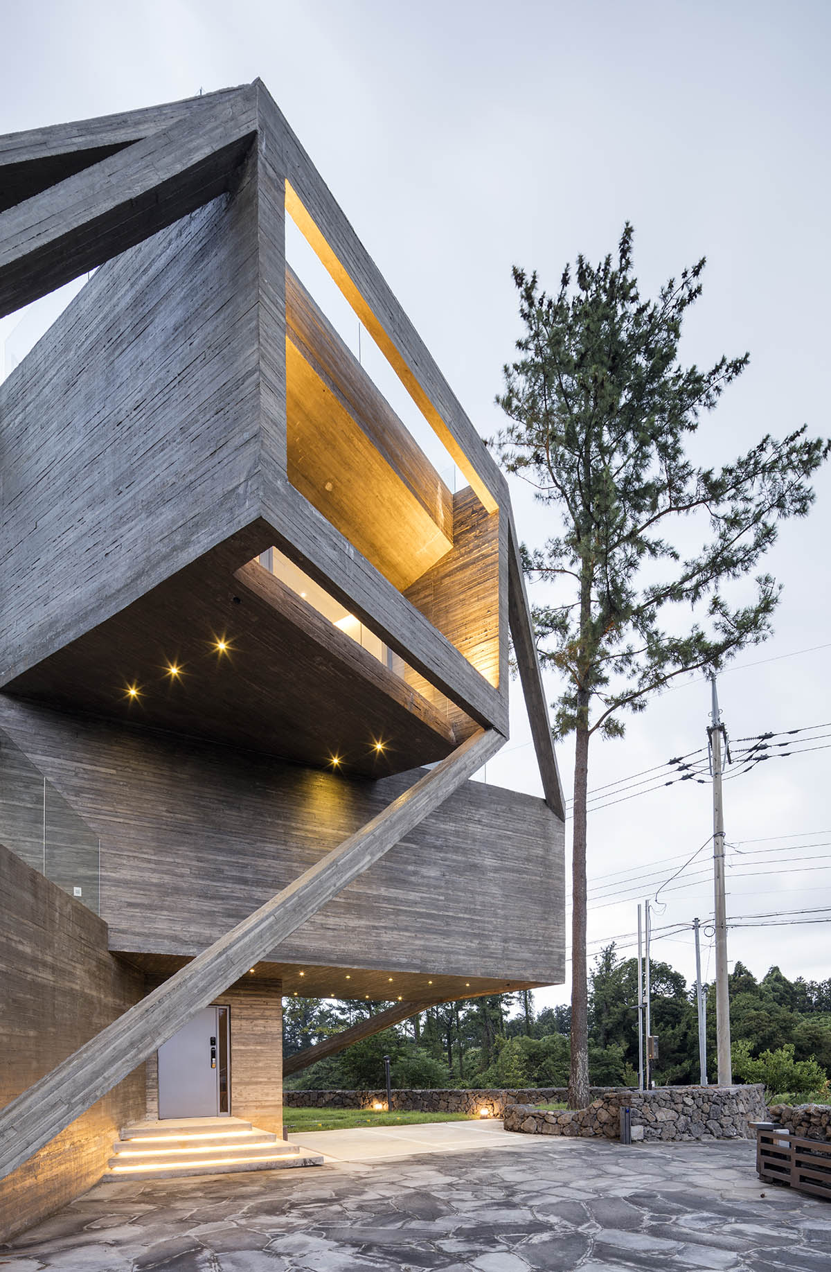 Moon Hoon completes web-like private residence on Jeju Island