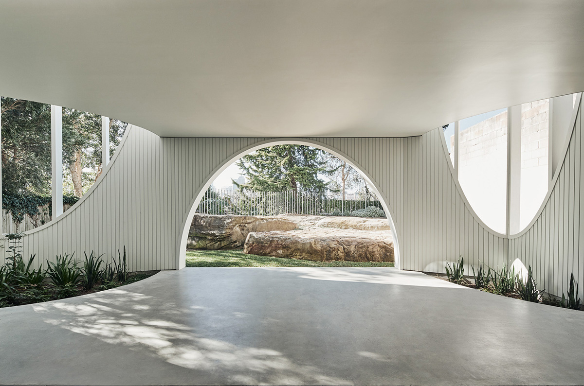 Chenchow Little Architects creates arched cut-outs for residence ...