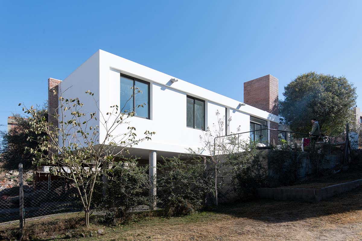 Momento completes House 2/3 in Córdoba, Argentina