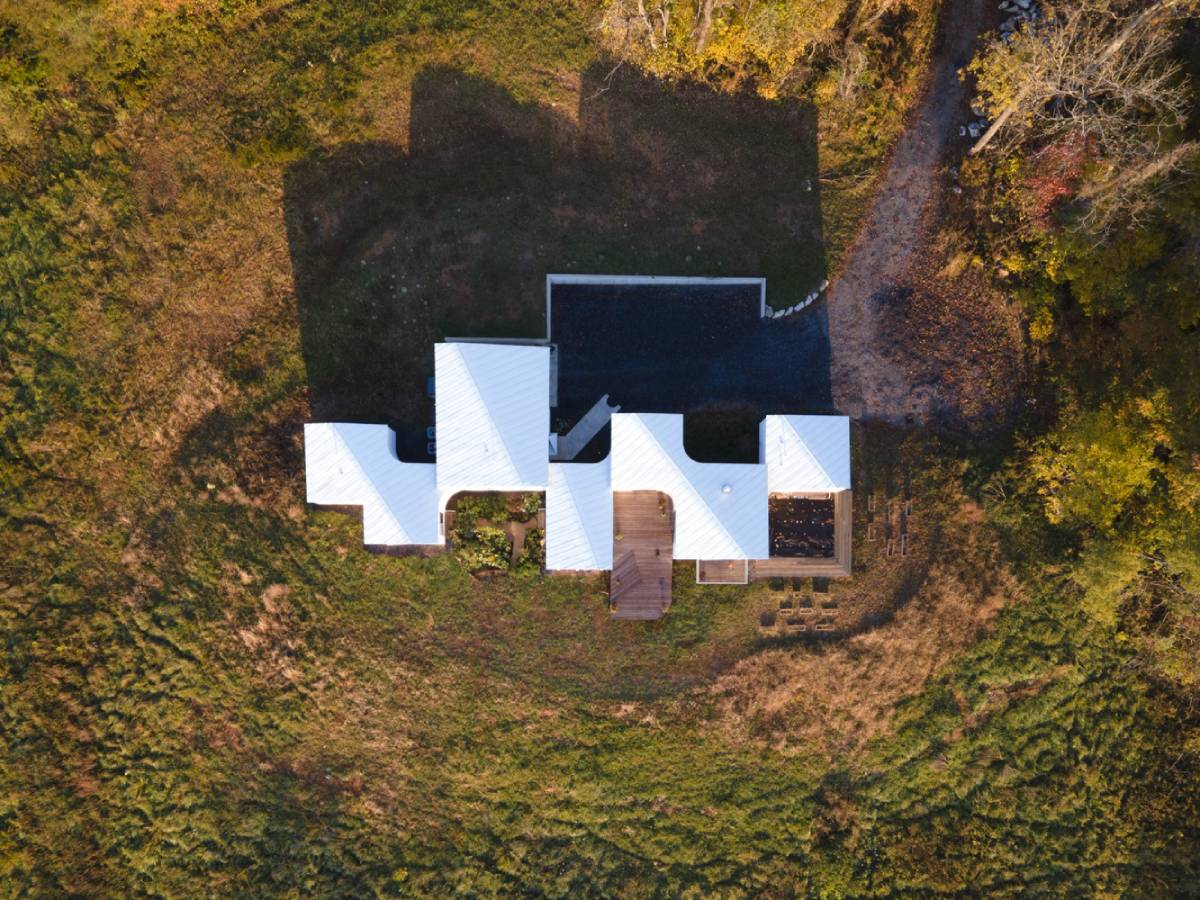 Shenandoah House by SCHAUM/SHIEH Celebrates Relationship To Land & Nature
