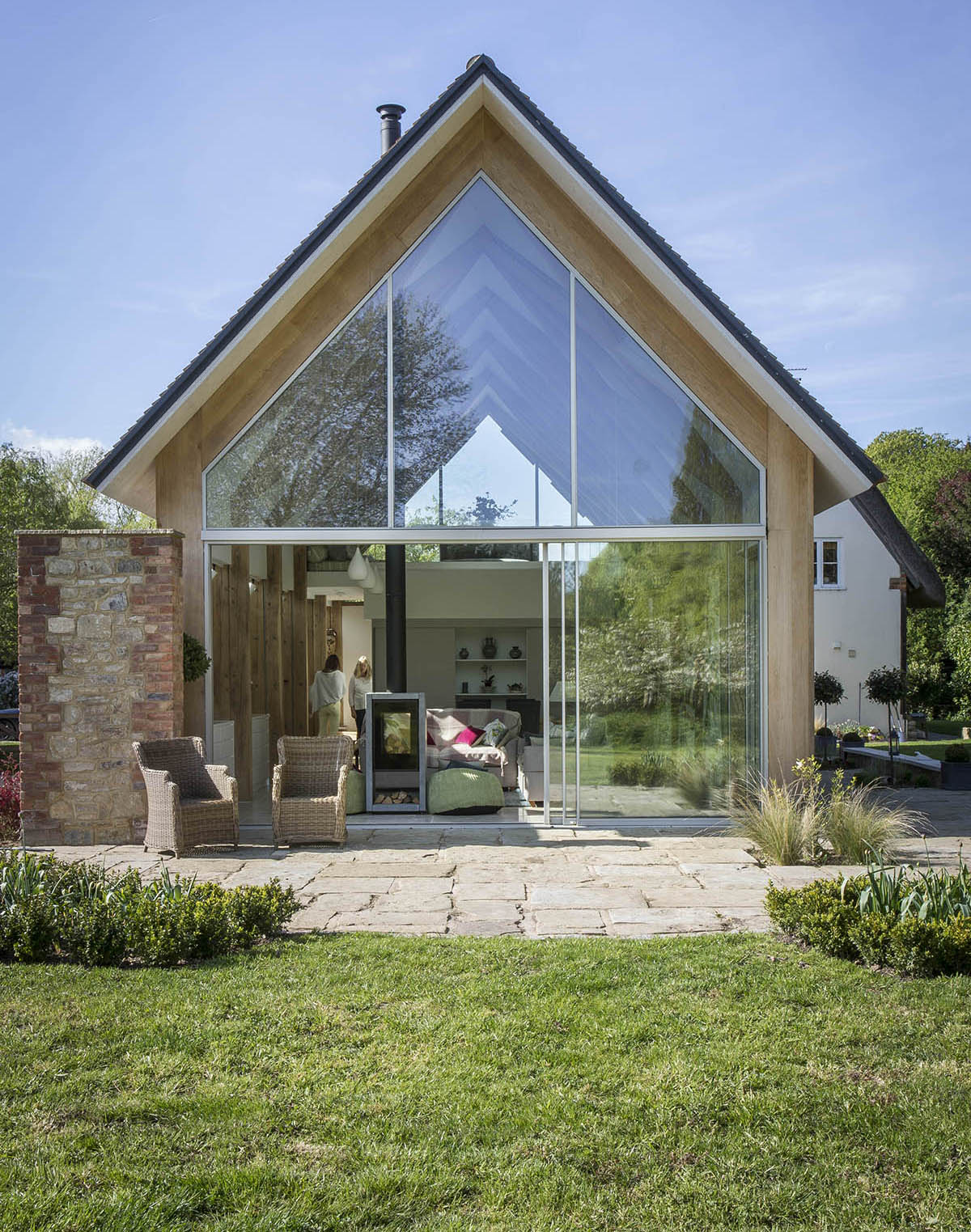 Melt Design Hub’s ‘Green Farm’ combines a new-build studio with ...