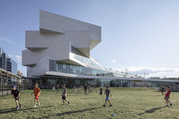 Five rectangular volumes rotating around a fixed pivot point form BIG ...