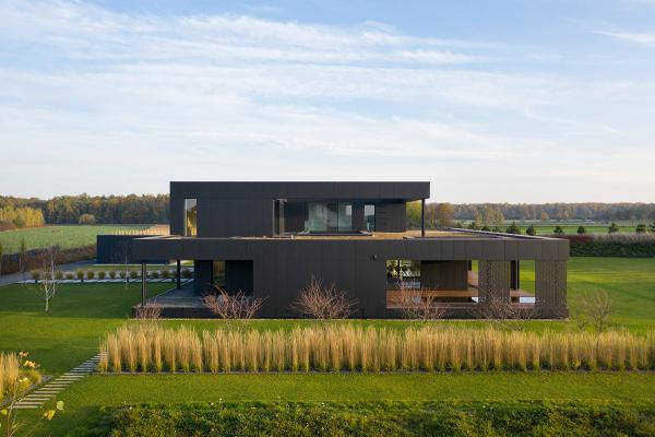 Medusa Group completes black house clad with graphite-coloured ...