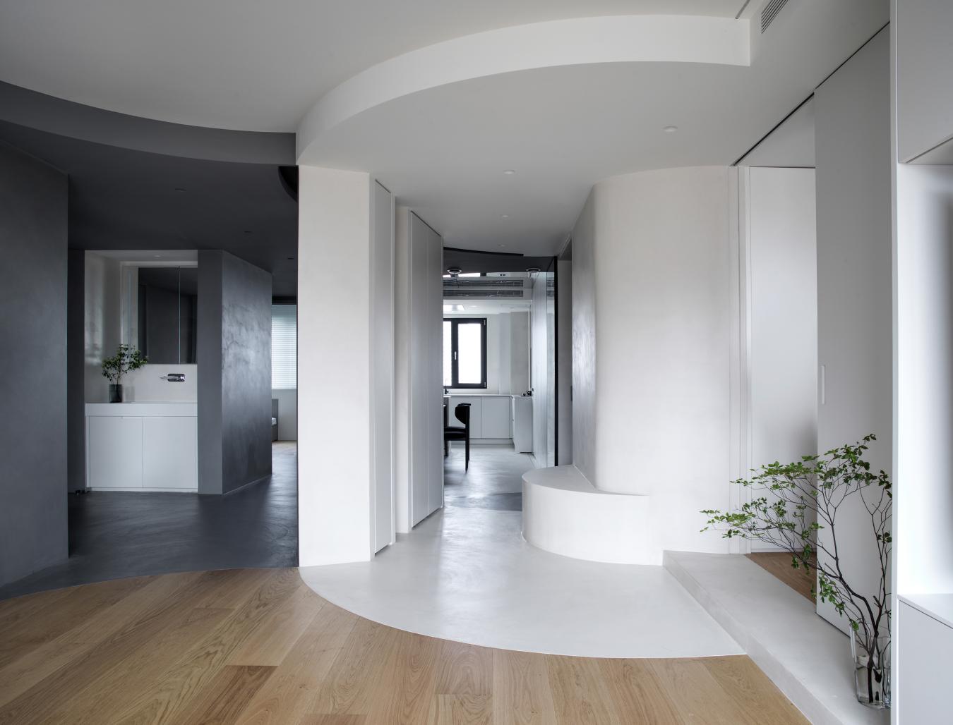 Whirly Realm-Phantom Reconstruction of a Residential Type